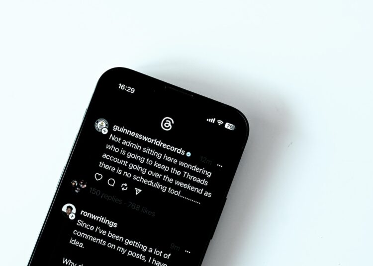 How To Fix "Your Device Isn't Compatible With This Version" Error On The Threads App | NoobSpace